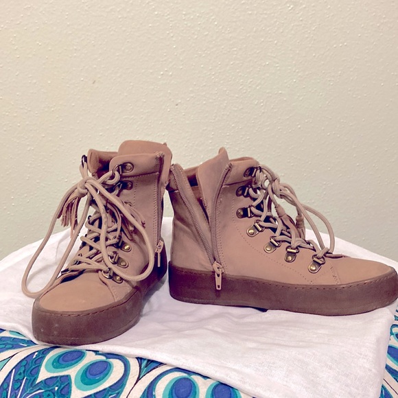 AEROSOLES | Shoes | Nwt Papyrus High Top Sneaker Tanbeige 6 Inner ...